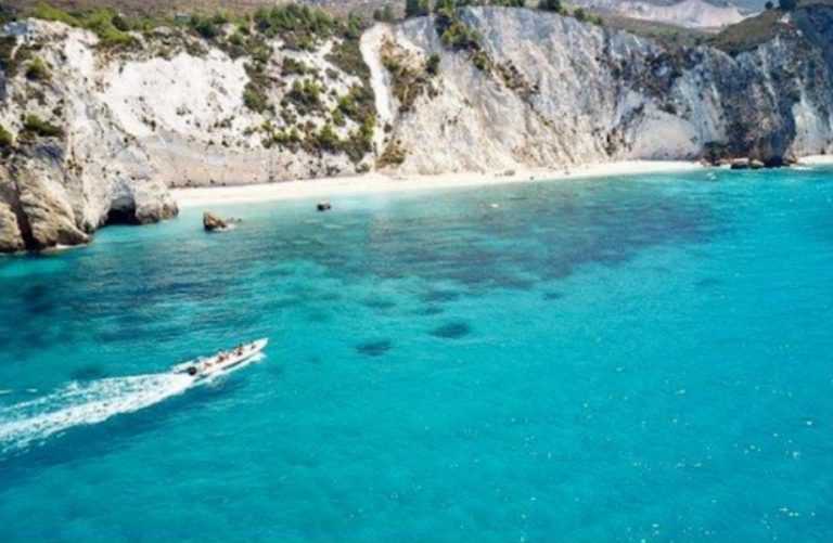 White Rocks - Kefalonia - kefaloniacruises.com